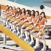 ไอเดียเหมือน หรือตั้งใจ? ชาวเน็ตจับผิด “SNSD” ขโมยความคิด ลอกโฆษณาสายการบินมะกันสมัยก่อน ...