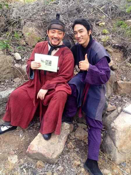 ซงซึงฮุน (Song Seung Heon) ทักทายการออกอากาศตอนแรก Time Slip Dr. Jin ด้วยภาพ! - Popcornfor2.com
